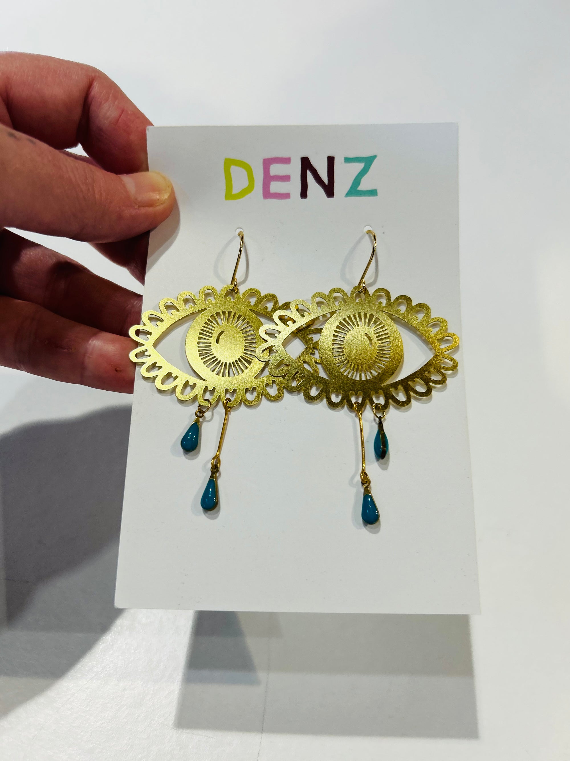 Denz Hands Eyes – doopsdesigns